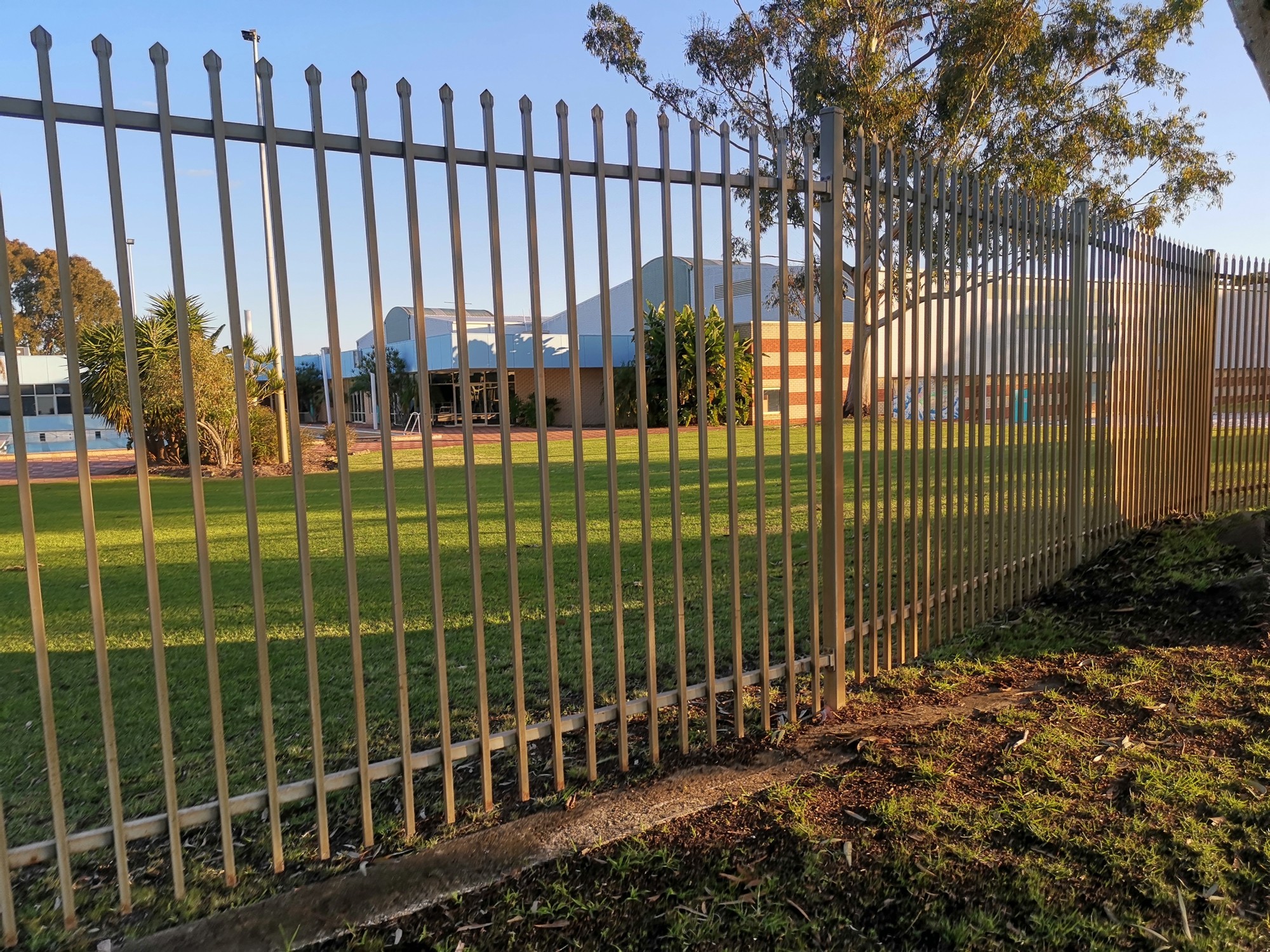 Powder Coated Tubular Aluminum Fence 1.8m Height