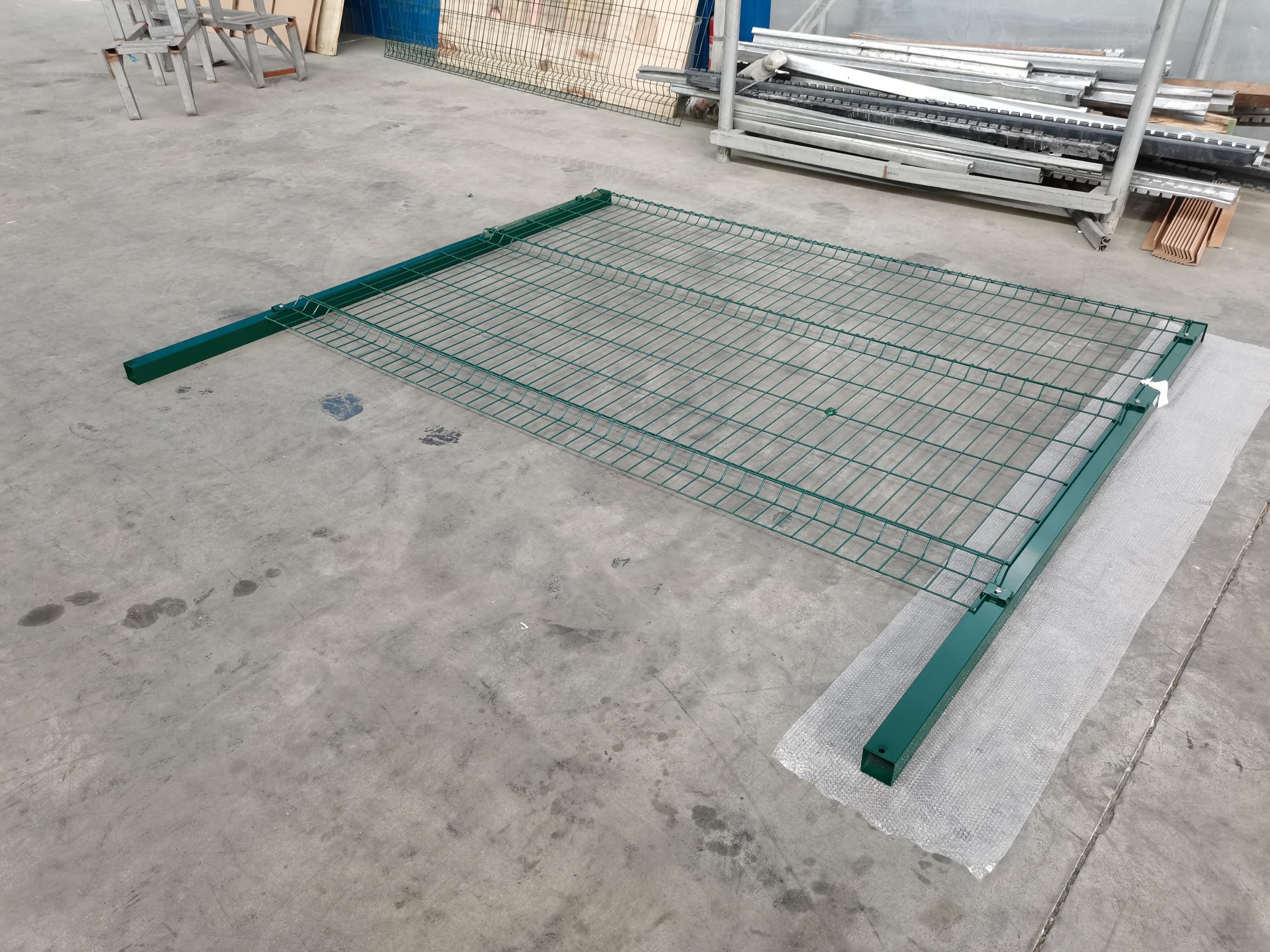 Curved Welded Wire Mesh Hot Dipped 3d Curved Triangle Bended Fence